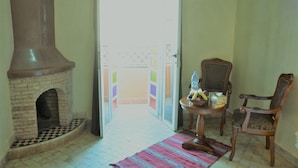 Quarto superior | Escrivaninha, ferros/tábuas de passar roupa