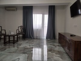 Suíte estúdio luxo | Cofres nos quartos, individualmente decorados