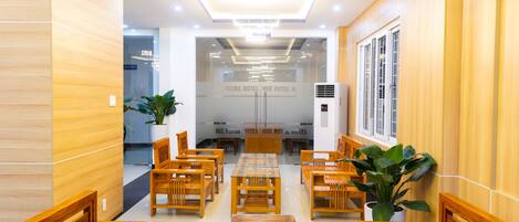 Área de estar no saguão