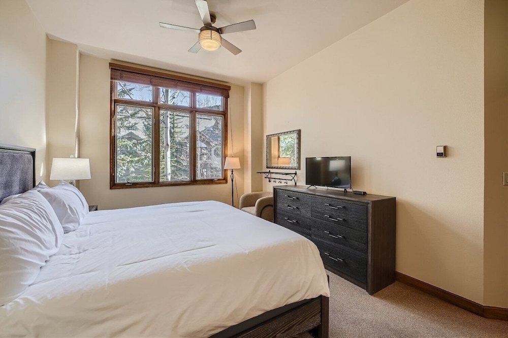 True Ski-in/ski-out With 2 Primary Bedrooms- Highlands - Beaver Creek, CO