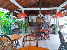 Pequenos-almoços e almoços servidos