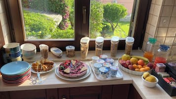 Café da manhã completo grátis todos os dias