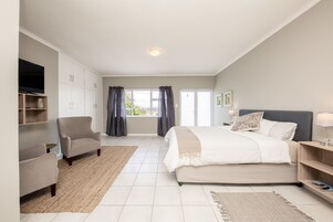 Quarto, 1 cama Queen | 2 quartos, Wi-Fi de cortesia, roupa de cama