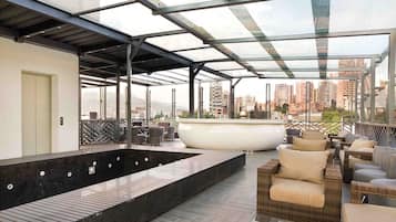 Bar junto à piscina