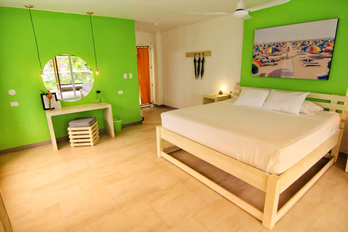 Quarto grand, 1 cama King, para não fumantes, vista para o jardim | Área de estar