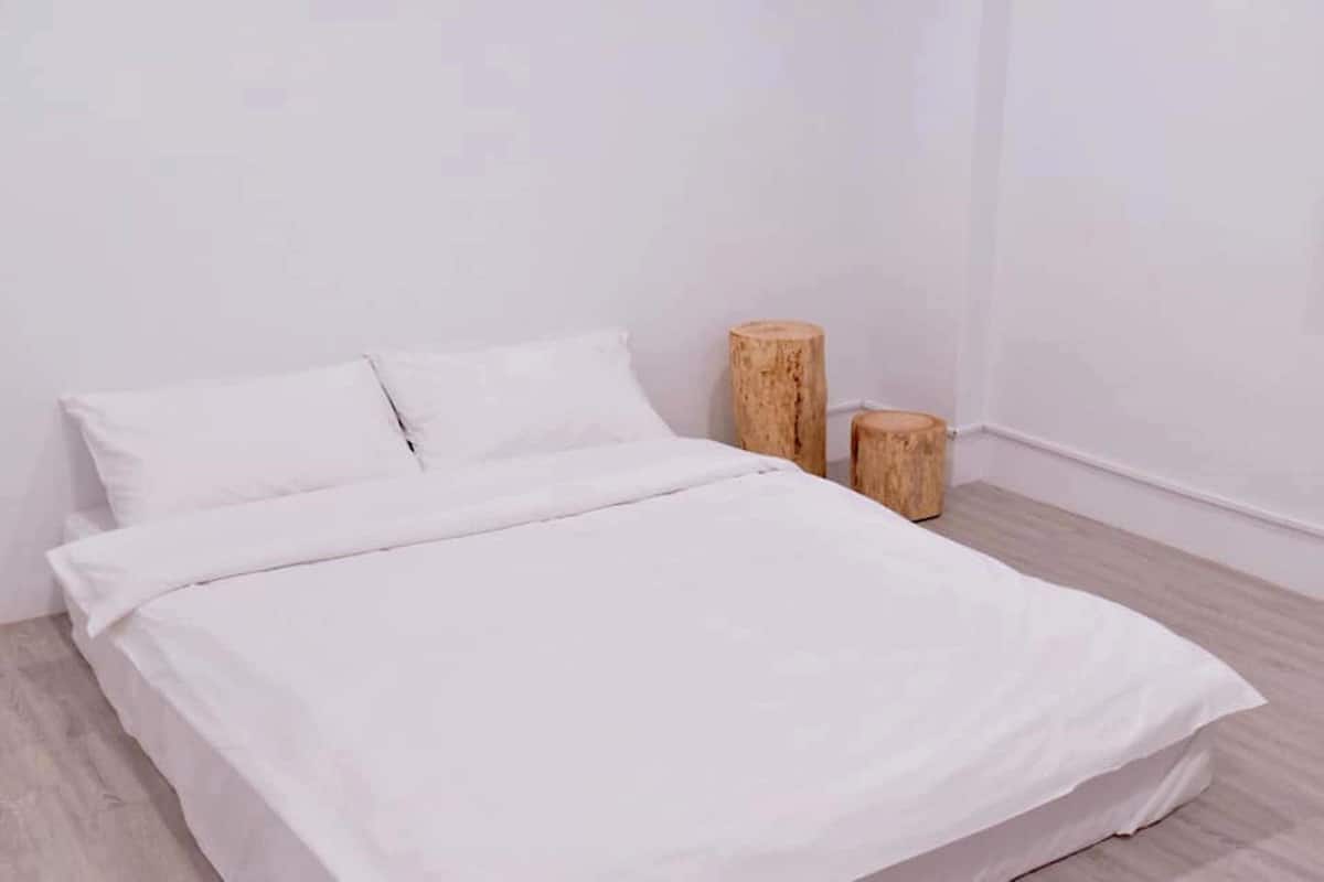 Quarto casal standard | 1 quarto, escrivaninha, Wi-Fi de cortesia, roupa de cama