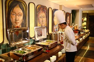 Pequeno-almoço tipo buffet diário mediante uma taxa