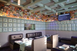 Pequeno-almoço tipo buffet diário mediante uma taxa 