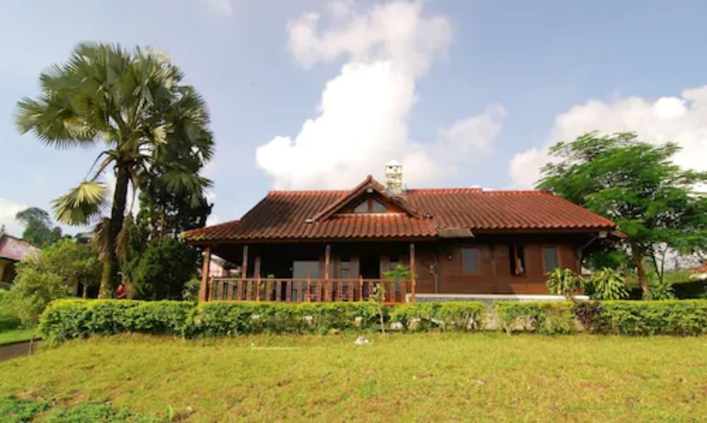 Villa Chavaminerva Kayu - Ciater - Ciater