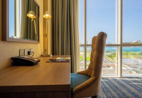 Estúdio premier, 1 cama King | Frigobar, cofres nos quartos, individualmente mobiliados, escrivaninha