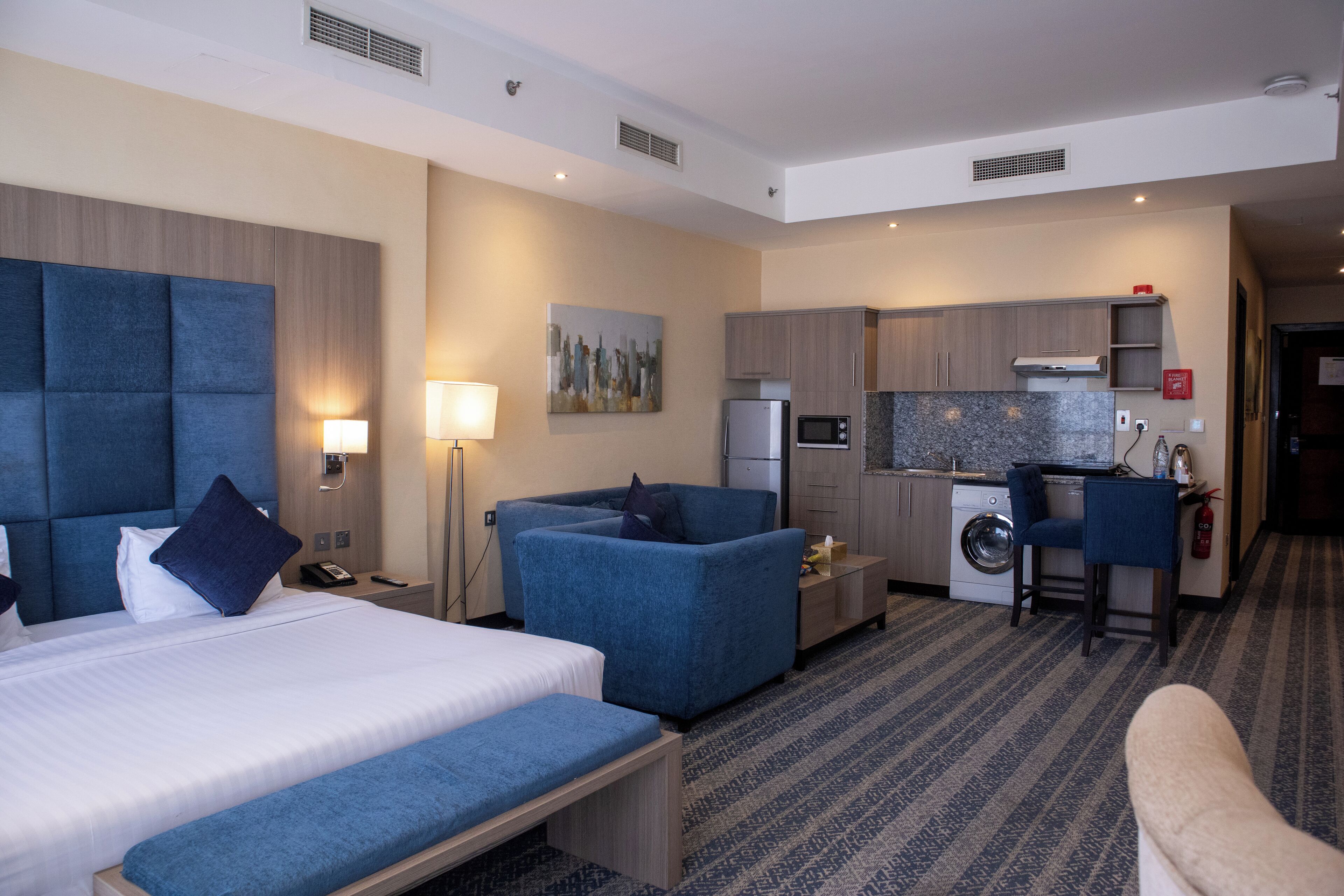 Estúdio premium, 1 cama King | Frigobar, cofres nos quartos, individualmente mobiliados, escrivaninha