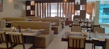 Café da manhã com buffet todos os dias (QAR 30 por pessoa)