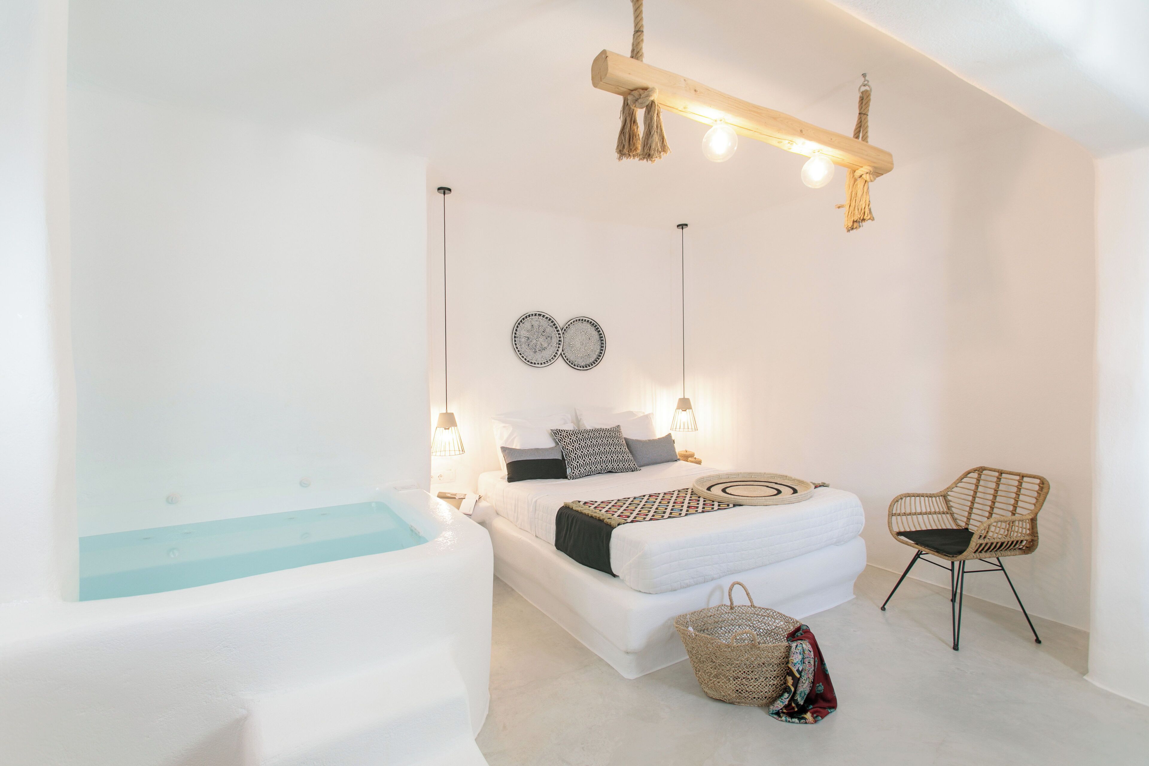 Suíte júnior, banheira de hidromassagem, vista para o jardim | Roupas de cama premium, edredons de pluma