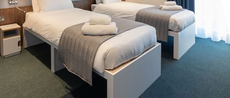 Escrivaninha, ferros/tábuas de passar roupa, Wi-Fi de cortesia