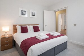 Apartamento, 1 quarto | 1 quarto, cofre no quarto, ferro/tábua de engomar, Wi-fi grátis 