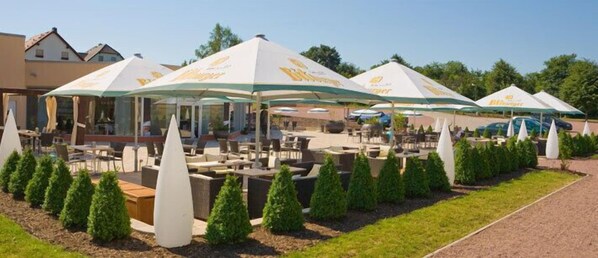 Moness Hotel und Kaffeerösterei, Balgstädt: Info, Photos, Reviews ...