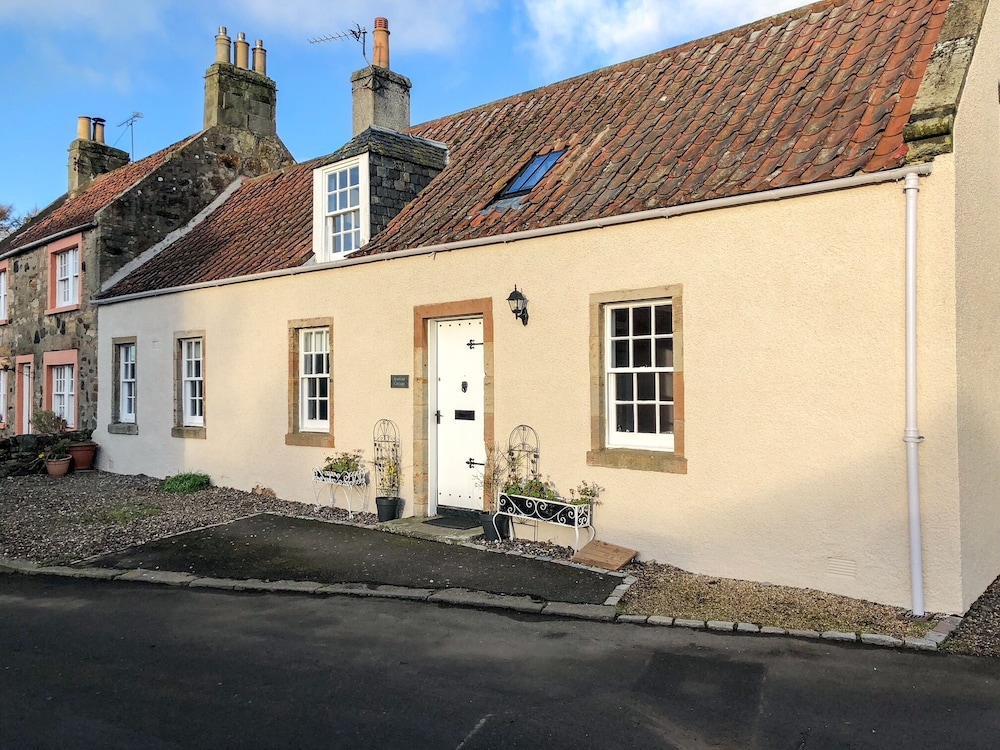 Pretty Period Cottage With Garden In Conservation Village Near Elie - Fife