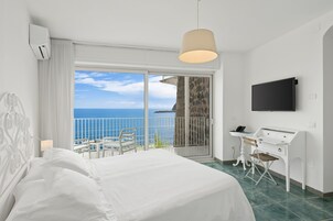 Quarto casal, vista para o mar | 1 quarto, frigobar, cofres nos quartos, cortinas blackout