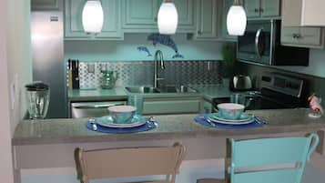 Condo, 1 quarto | Opções para refeição no quarto