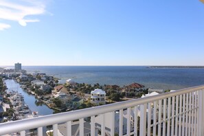 Apartamento em Condomínio Fechado, 3 quartos | Varanda