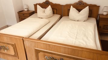 Quarto Duplo | Quartos insonorizados, berços/camas para crianças grátis, Wi-fi grátis