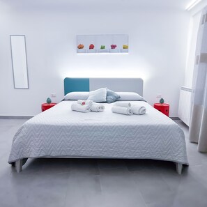 Minibar, cofre no quarto, secretária, cortinas/cortinados opacos 