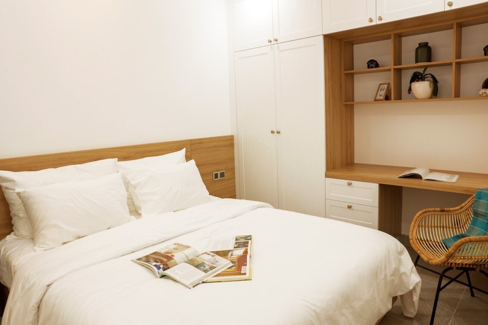 Faraway Home 2 - 5 Minutes To Tan Son Nhat Airport, 2 Bedroom, Swim Pool & View - Tan Son Nhat Airport (SGN)
