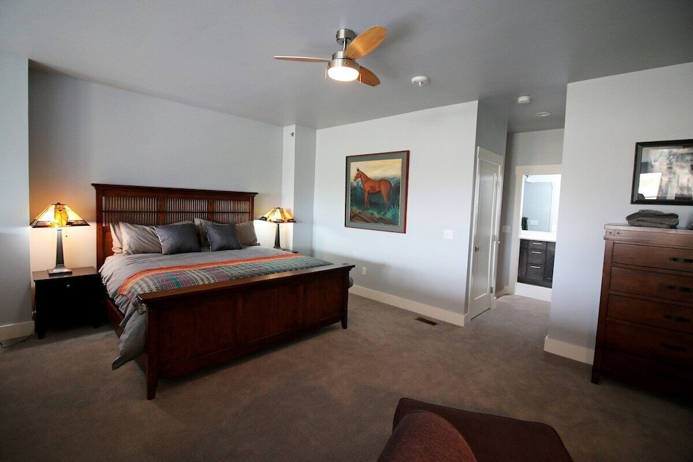 This Condominium Is A 1 Bedroom(s), 2 Bathrooms, Located In Salida, Co. - Salida, CO
