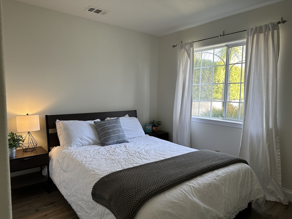 Spacious, Beautiful & Clean Home With Pool Near Downtown - Paso Robles, CA