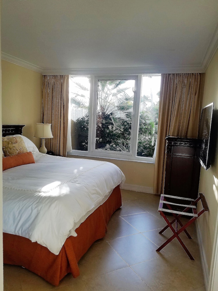 Luxury Apartment By The Beach - Marco Beach Ocean Resort - Marco Island, FL