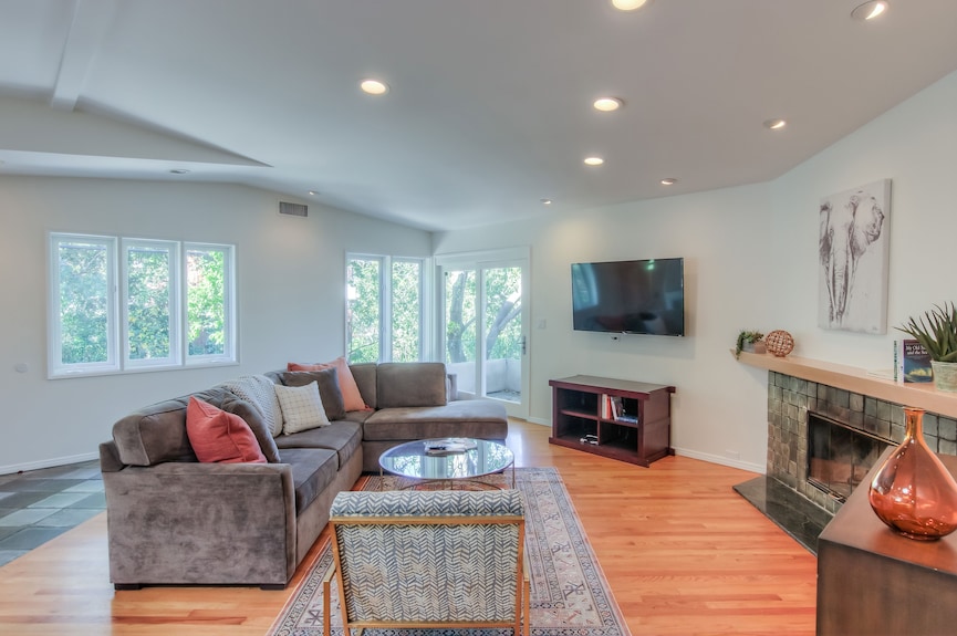 Hollywood Hills Retreat Big Backyard In Peaceful Setting 2 Car Garage -