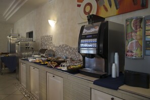 Café da manhã com buffet grátis todos os dias