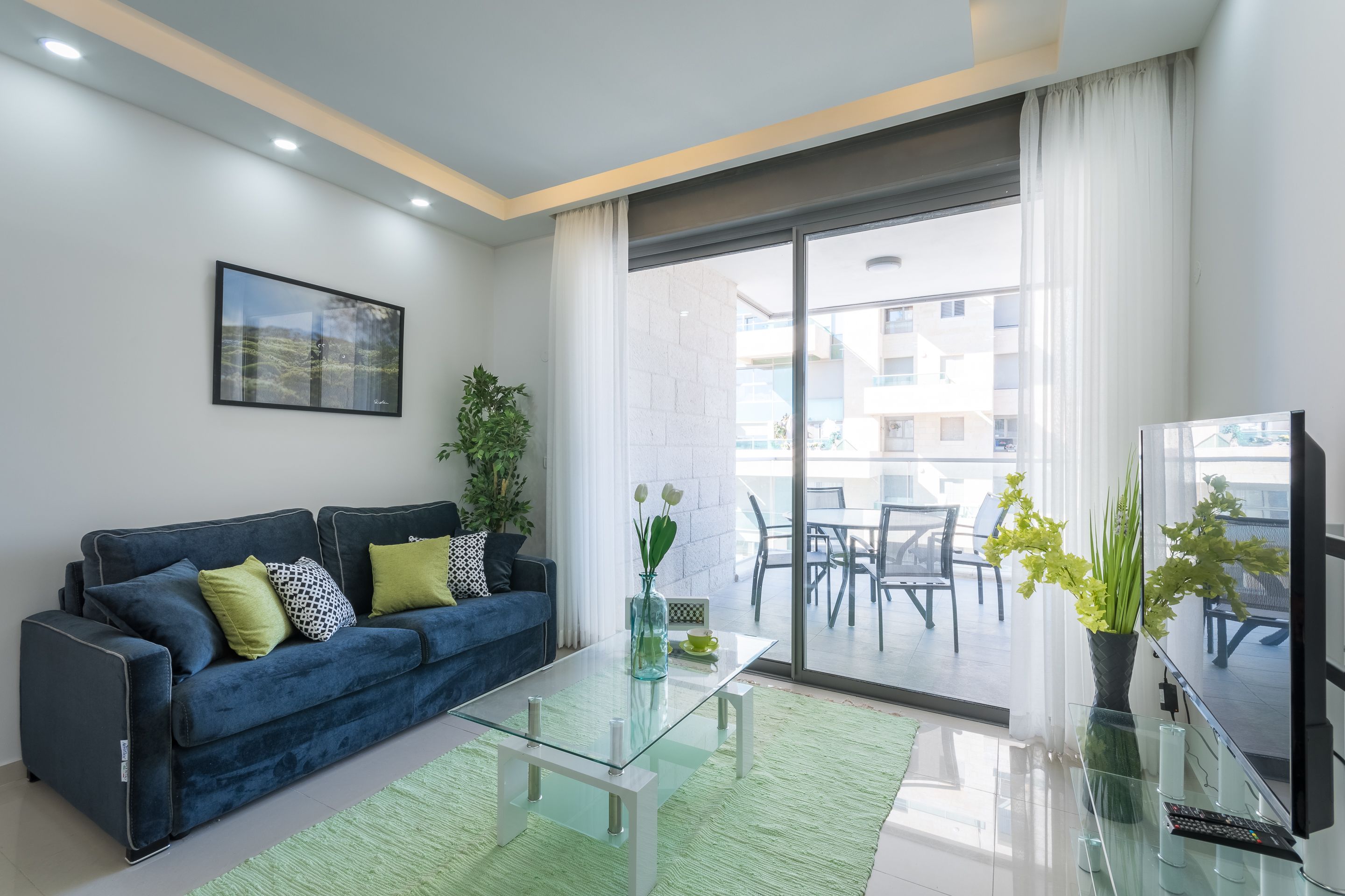 Apartamento, 2 quartos, para não fumantes, vista para o jardim | Sala de estar | TV de tela plana 42 polegadas com canais via satélite, TV