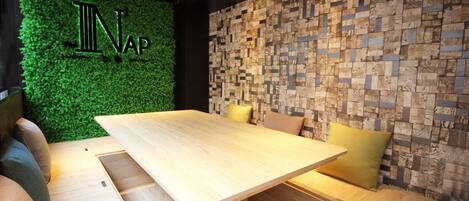 Área de estar no saguão