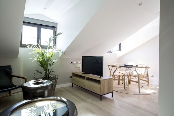 Apartamento Standard, 2 quartos, não fumadores | Sala | Smart TV