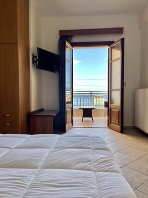 Minibar, cofre no quarto, com decoração personalizada 