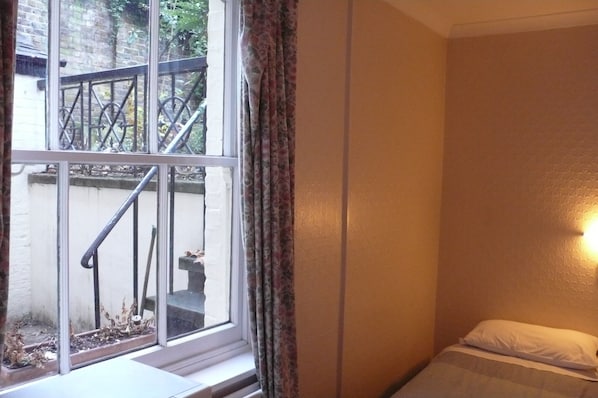 Quarto Duplo ou Twin, 1 cama queen-size, não fumadores, casa de banho anexa | Vista para o jardim