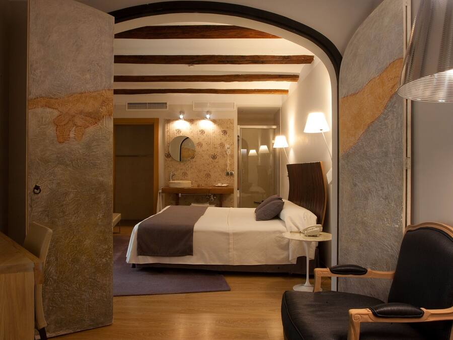 Suíte | Cofres nos quartos, escrivaninha, quartos à prova de som