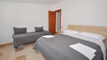 Estúdio, 1 cama Queen e sofá-cama, para não fumantes, vista para o mar | 2 quartos, individualmente decorados, individualmente mobiliados