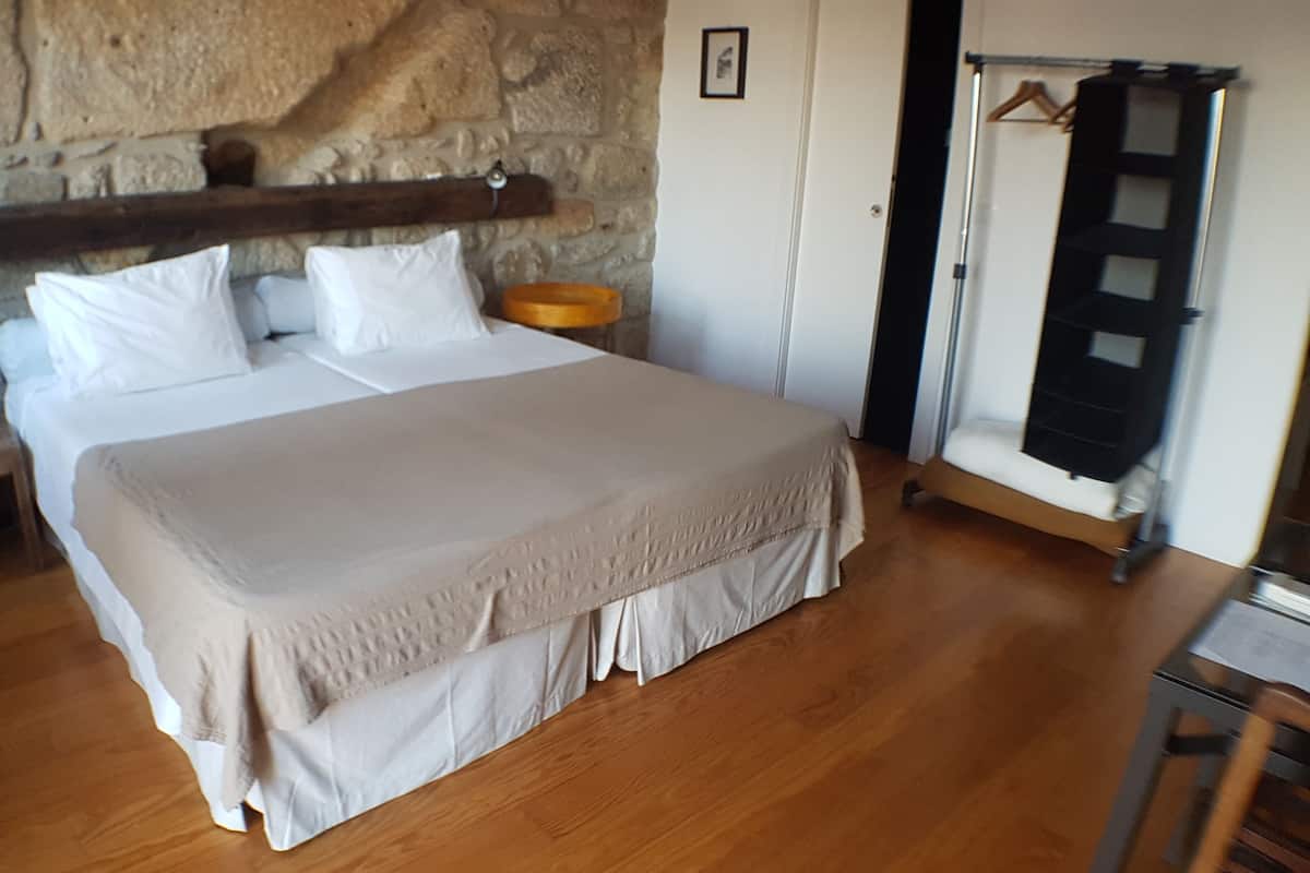 Estúdio, sacada, vista para a cidade (Catedral) | Individualmente decorados, individualmente mobiliados, escrivaninha