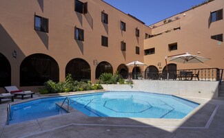 Piscina exterior, da(s) 9:00 à(s) 18:00, guarda-sóis, espreguiçadeiras 