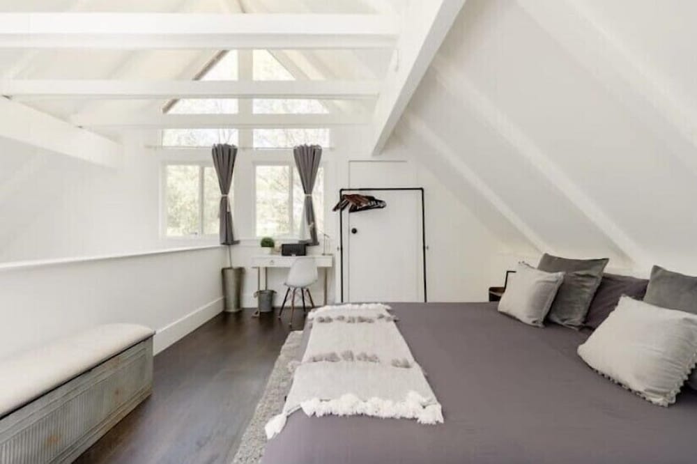 Treetop A-frame Log Cabin, Ac, Fireplace, Views. - San Bernardino, CA