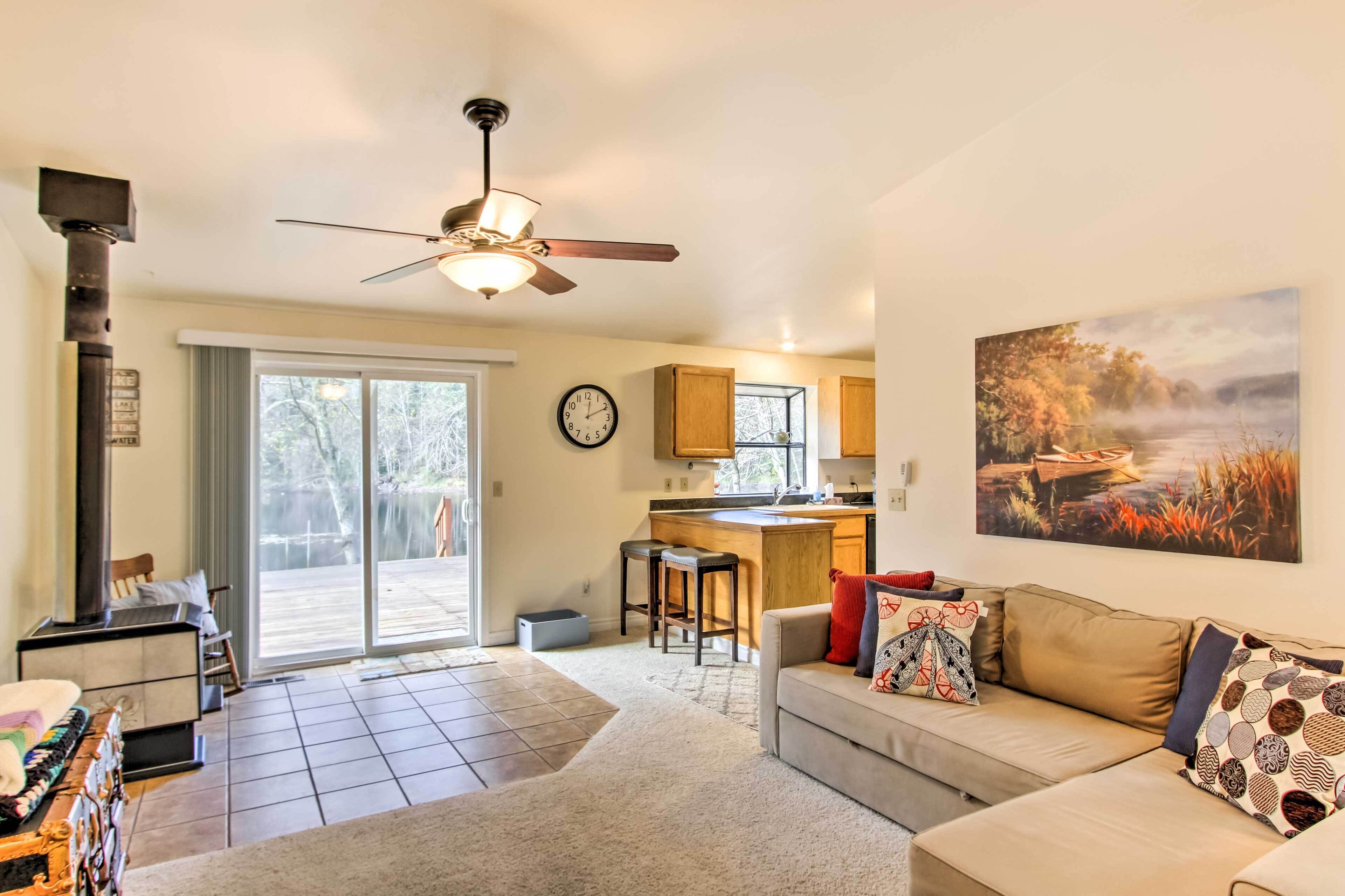 Quiet Lakefront Olympia Home W/ Dock On Half Acre - Sunwood Lake, WA