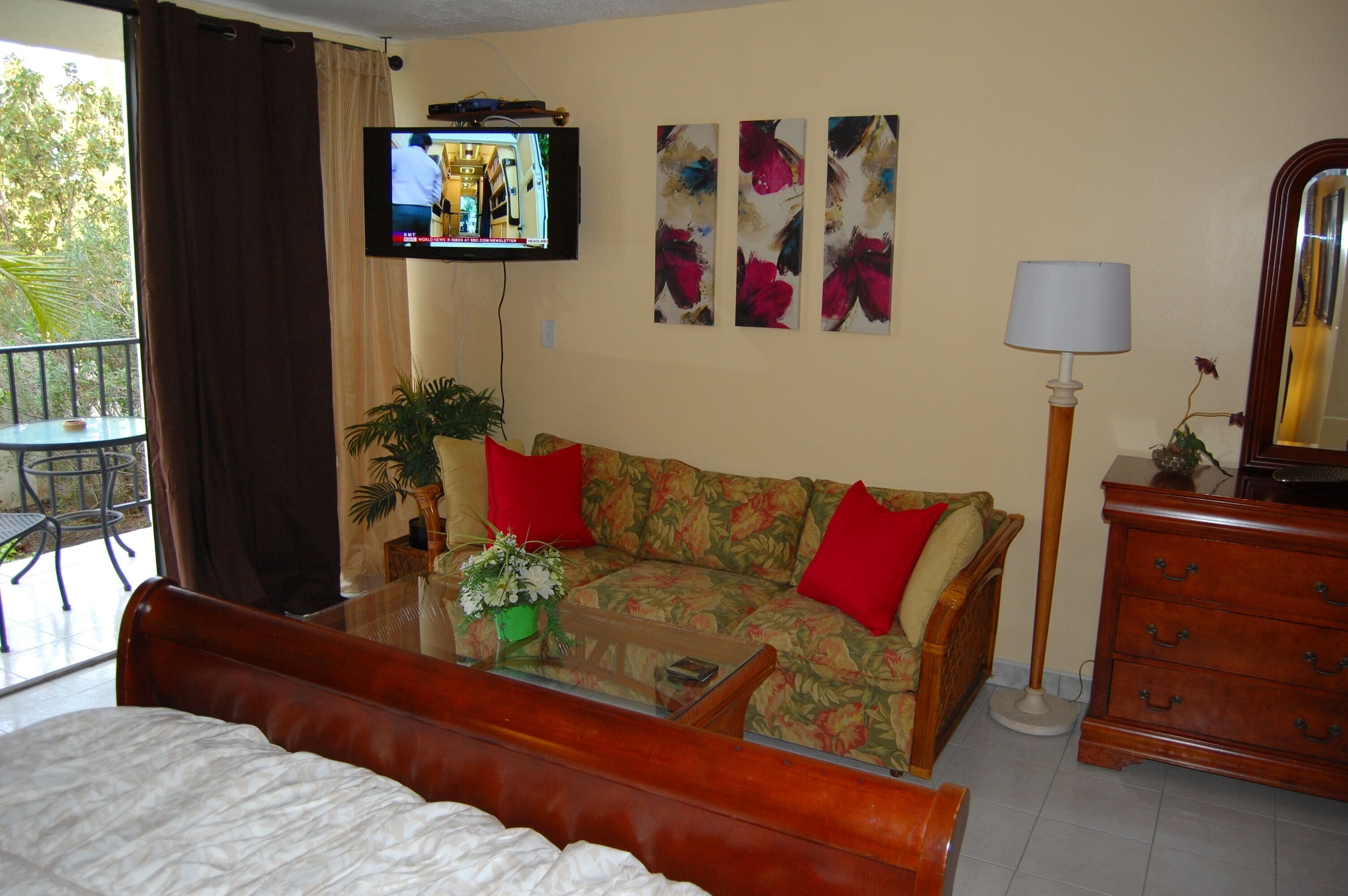 Beach Front Studio For Rent In Freeport Grand Bahamas , Port Lucaya - Freeport