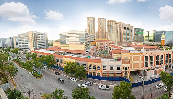 Luxe In Venice - The Venice Residences - Makati