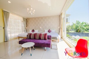 Roupa de alta qualidade, edredões de penas, secretária 