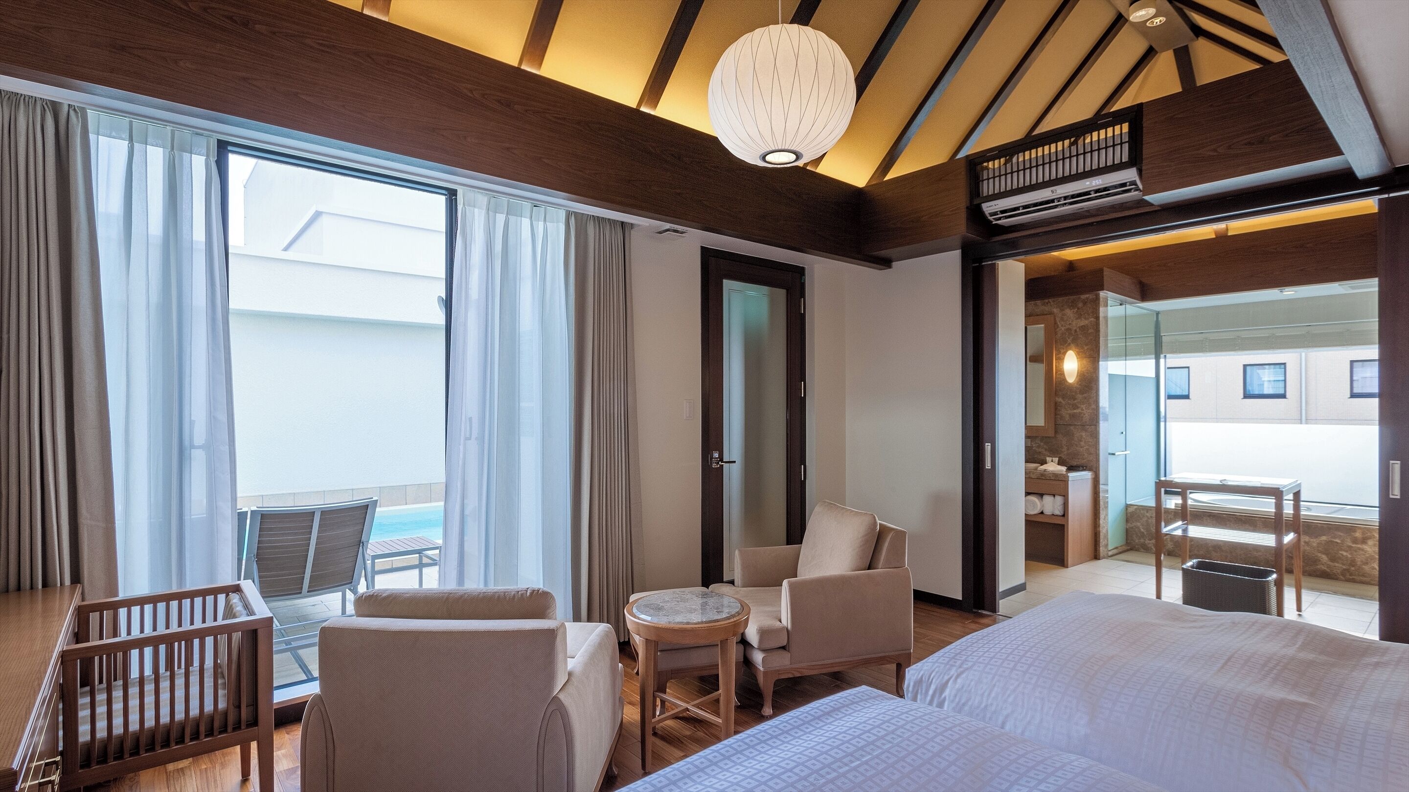 Suite, não fumadores (EXES Pool Villa 62sqm, Lounge Access) | Cofre no quarto, secretária, ferro/tábua de engomar, Wi-fi grátis 