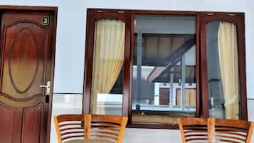 Quarto Twin Deluxe, varanda, vista para a piscina | Varanda