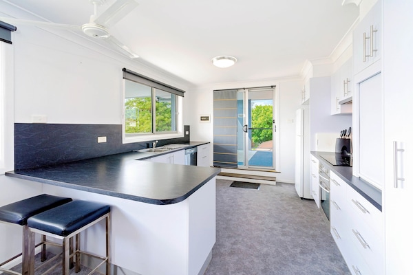 Apartamento, 2 quartos, vista para o rio | Cozinha privada | Micro-ondas, cafeteira/chaleira, chaleira elétrica, torradeira