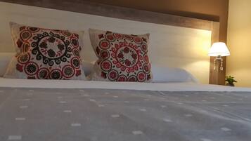 Apartamento Deluxe, 1 cama queen-size e sofá-cama, vista para a montanha | 1 quarto, secretária, Wi-fi grátis, roupa de cama fornecida